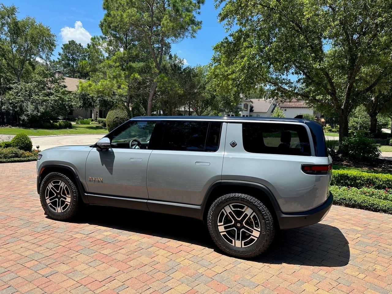 2023 Rivian R1S Adventure - Find My Electric