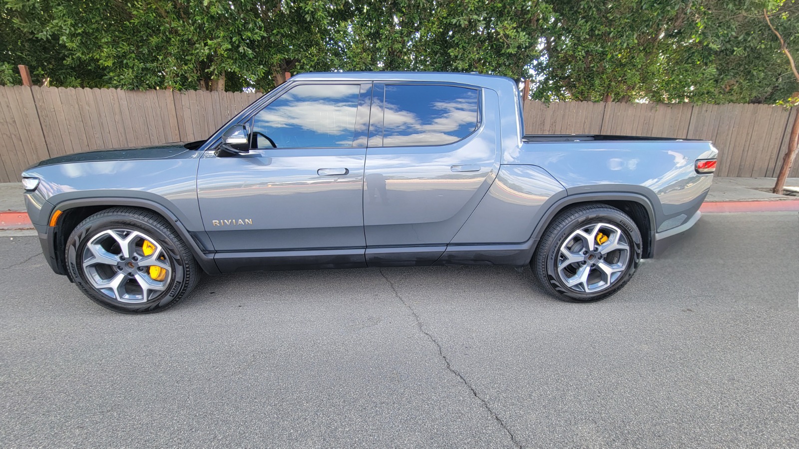 2023 Rivian R1T Adventure - Find My Electric
