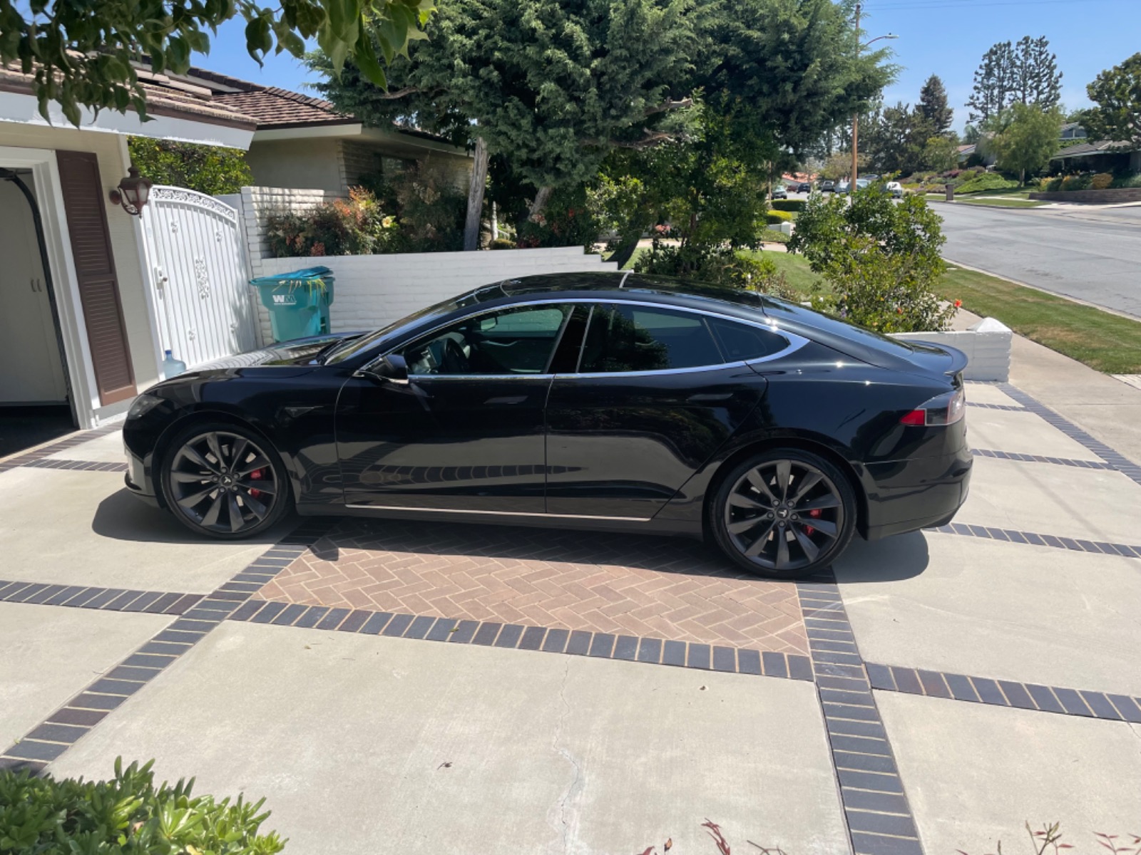 2015 Tesla Model S P90D - Find My Electric