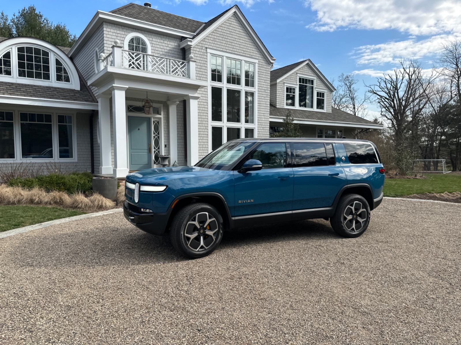 2023 Rivian R1S Adventure - Find My Electric