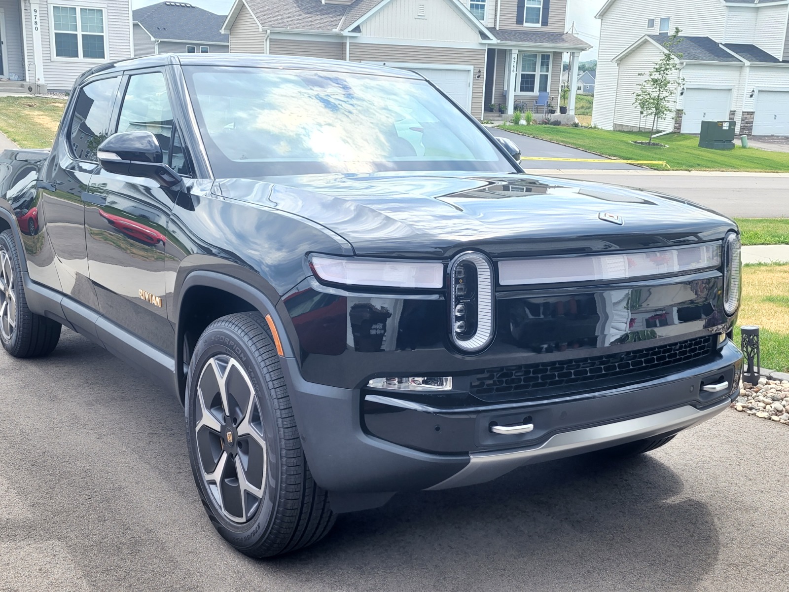 2022 Rivian R1T Adventure - Find My Electric