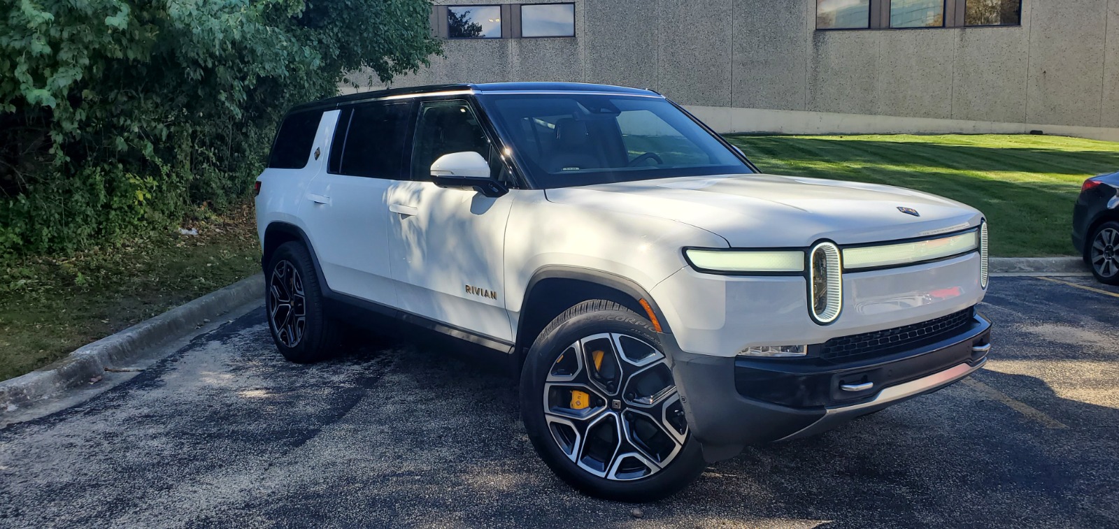 2022 Rivian R1S Launch Edition - Find My Electric