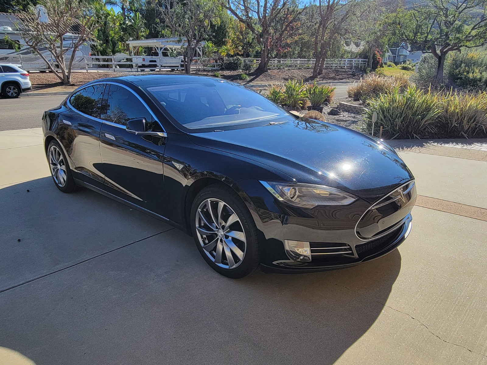 2014 Tesla Model S 85 - Find My Electric