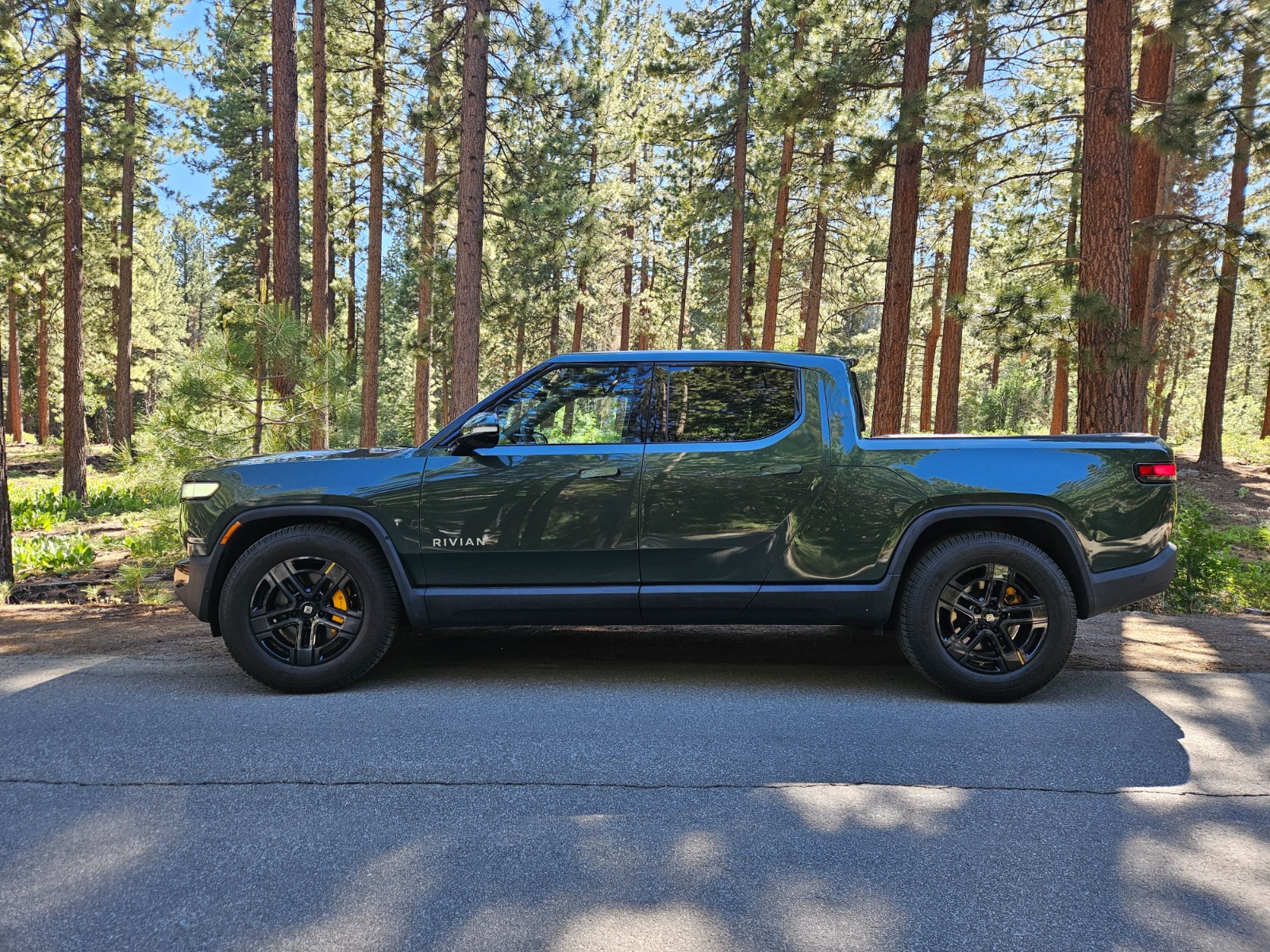 2022 Rivian R1T Adventure - Find My Electric