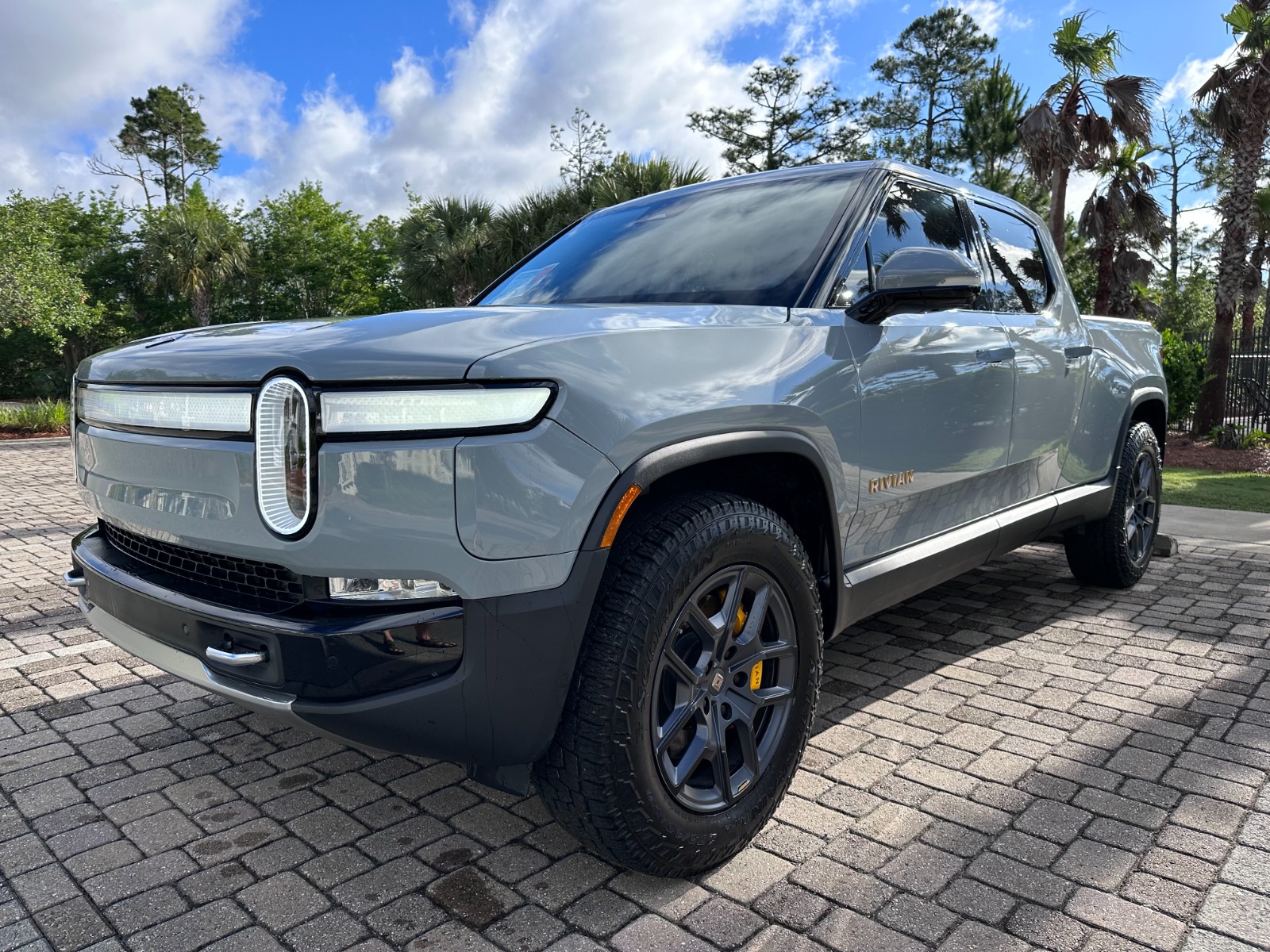 2022 Rivian R1T Adventure - Find My Electric