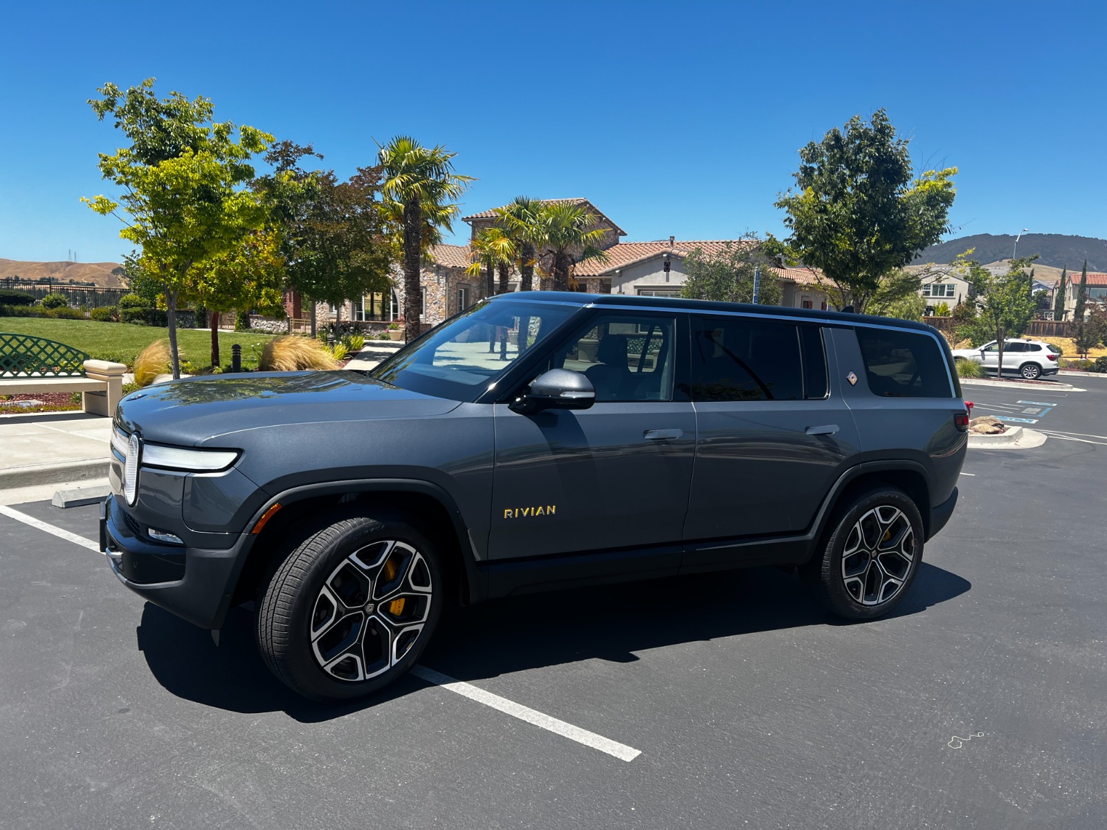 2023 Rivian R1S Adventure - Find My Electric