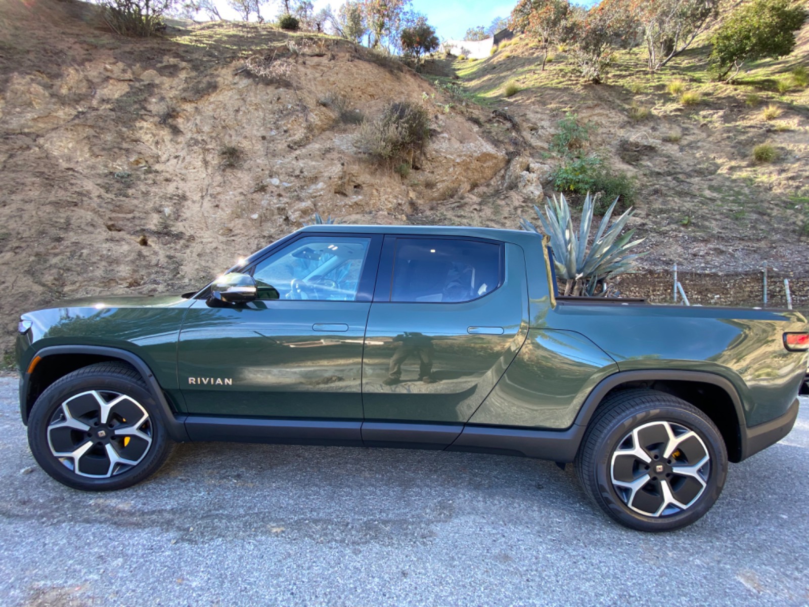 2022 Rivian R1T Adventure - Find My Electric