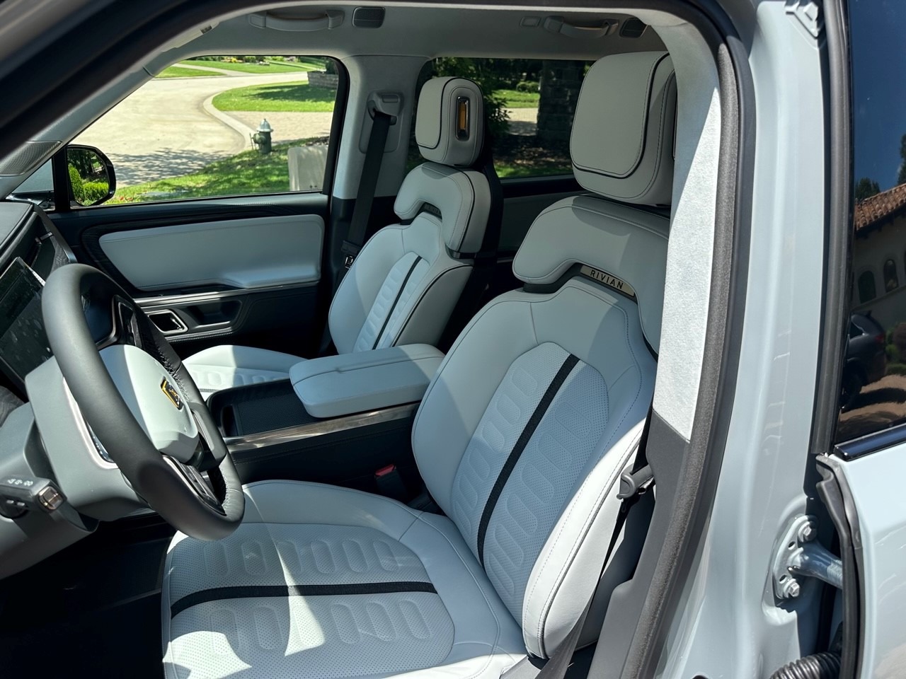 2023 Rivian R1S Adventure - Find My Electric