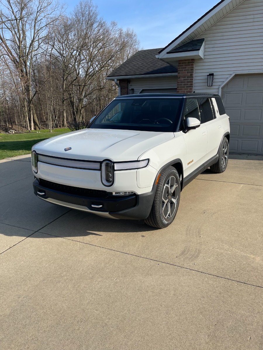 2023 Rivian R1S Adventure - Find My Electric