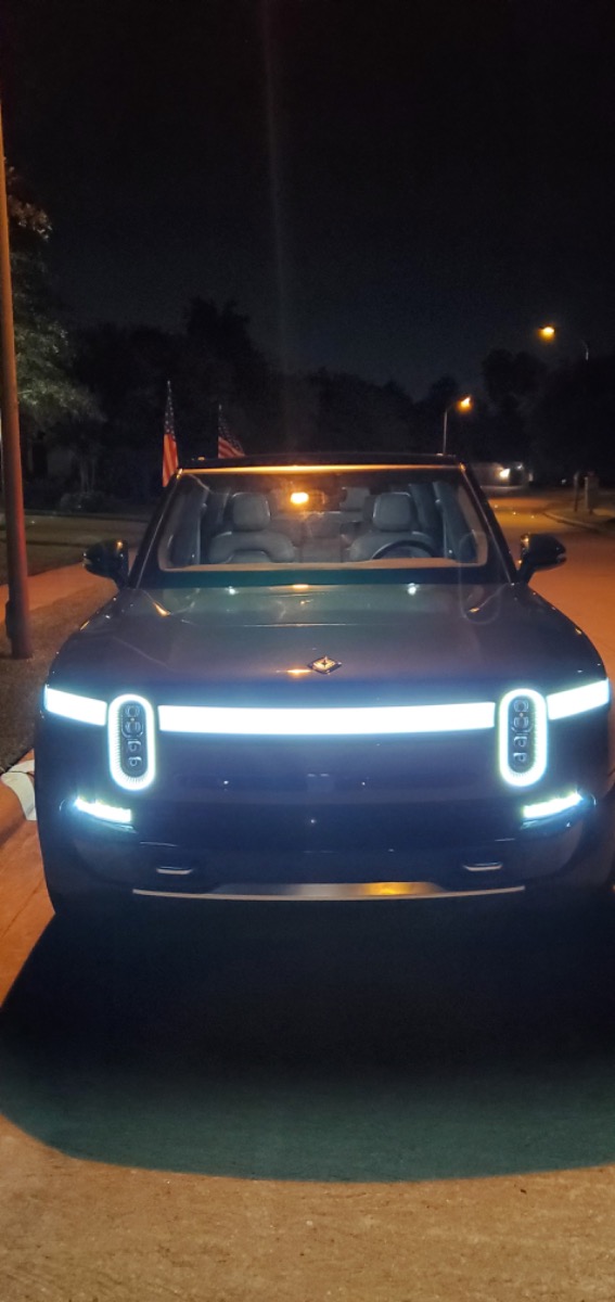 2023 Rivian R1S Adventure - Find My Electric