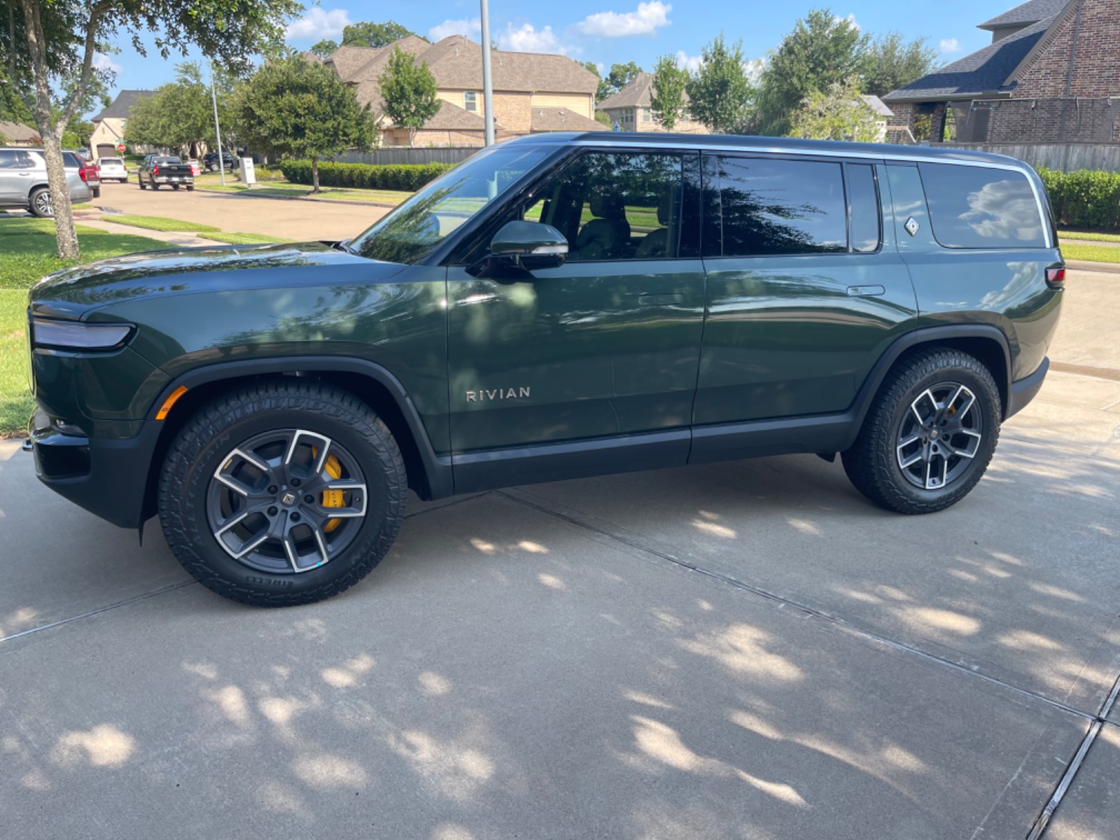 2023 Rivian R1S Adventure - Find My Electric