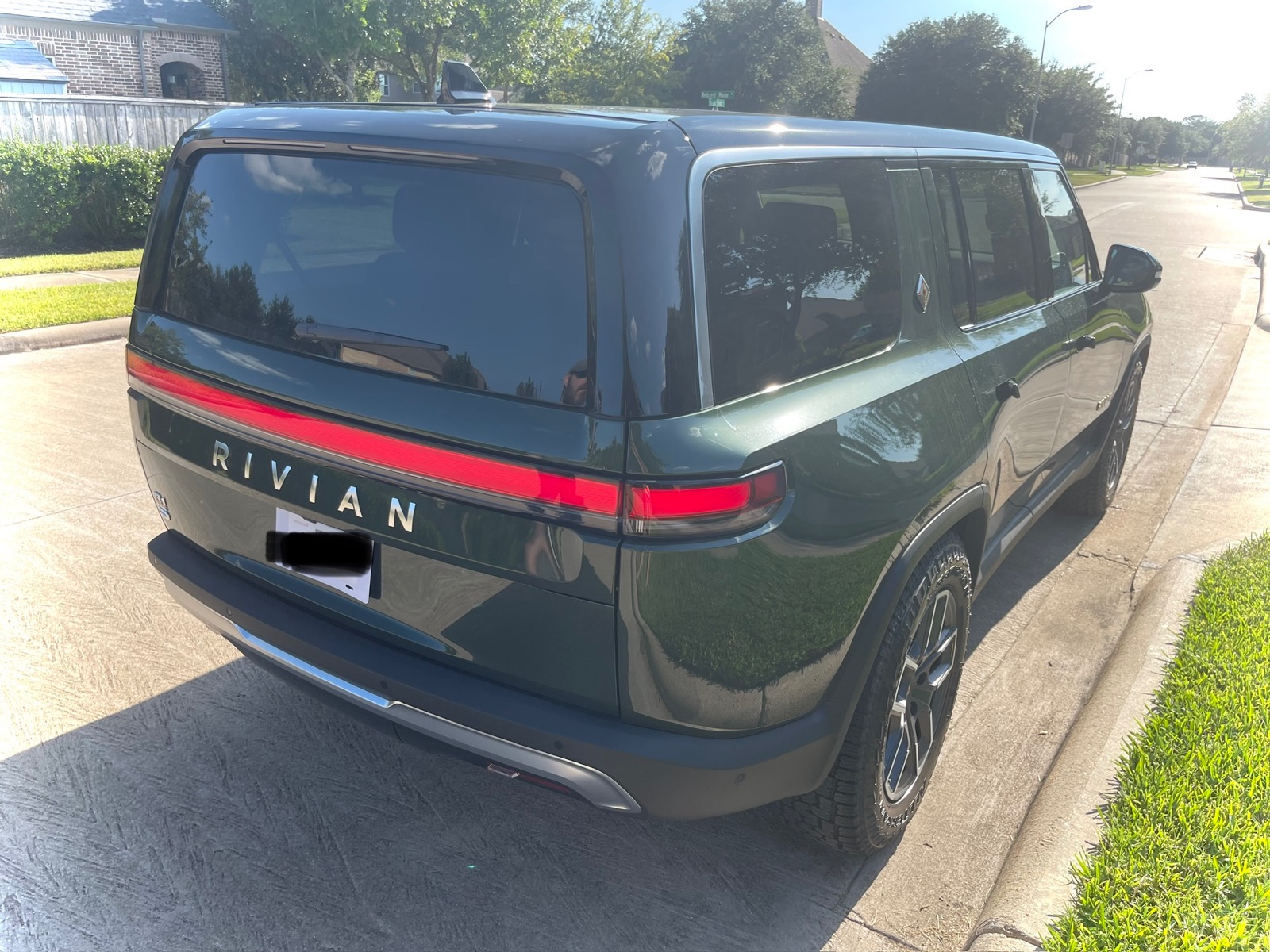 2023 Rivian R1S Adventure - Find My Electric