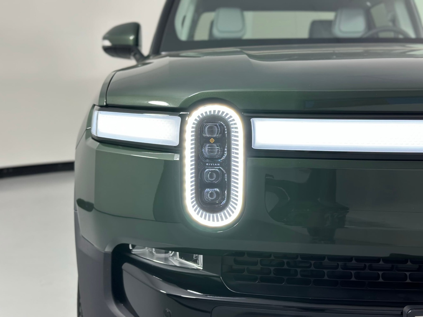 2022 Rivian R1T Adventure - Find My Electric