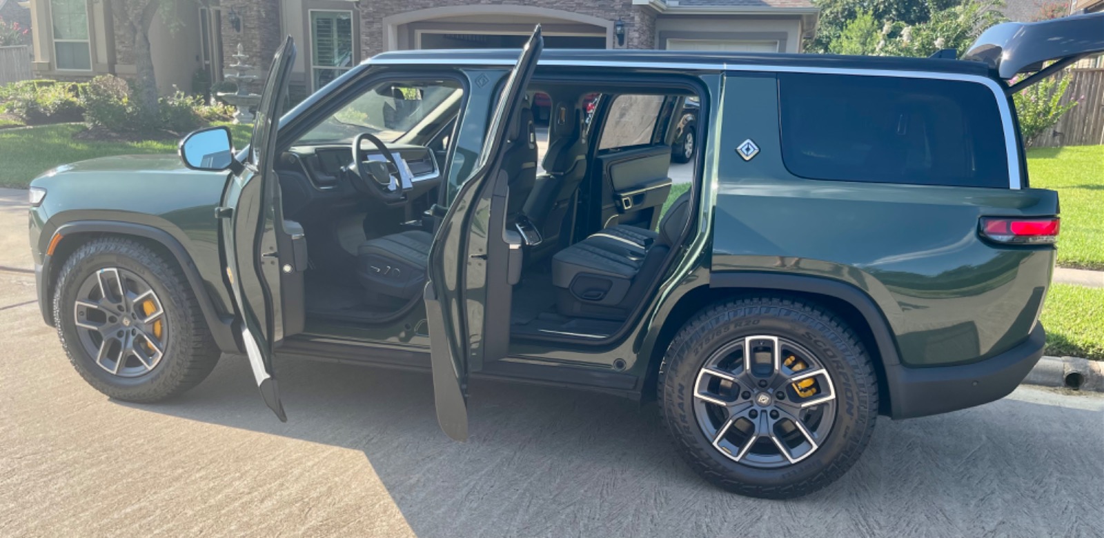 2023 Rivian R1S Adventure - Find My Electric