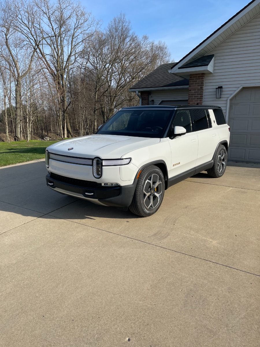 2023 Rivian R1S Adventure - Find My Electric