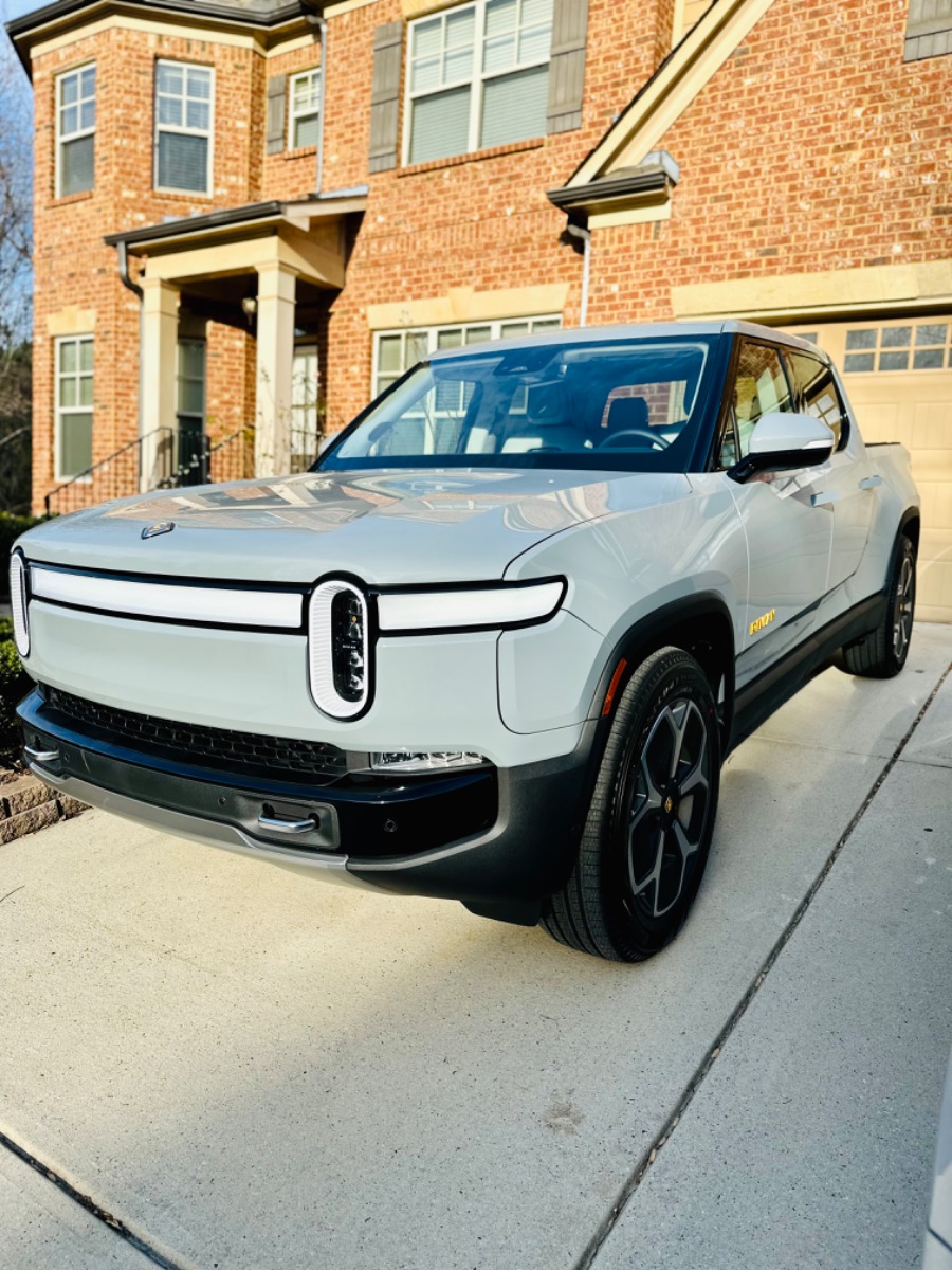 2022 Rivian R1T Adventure - Find My Electric