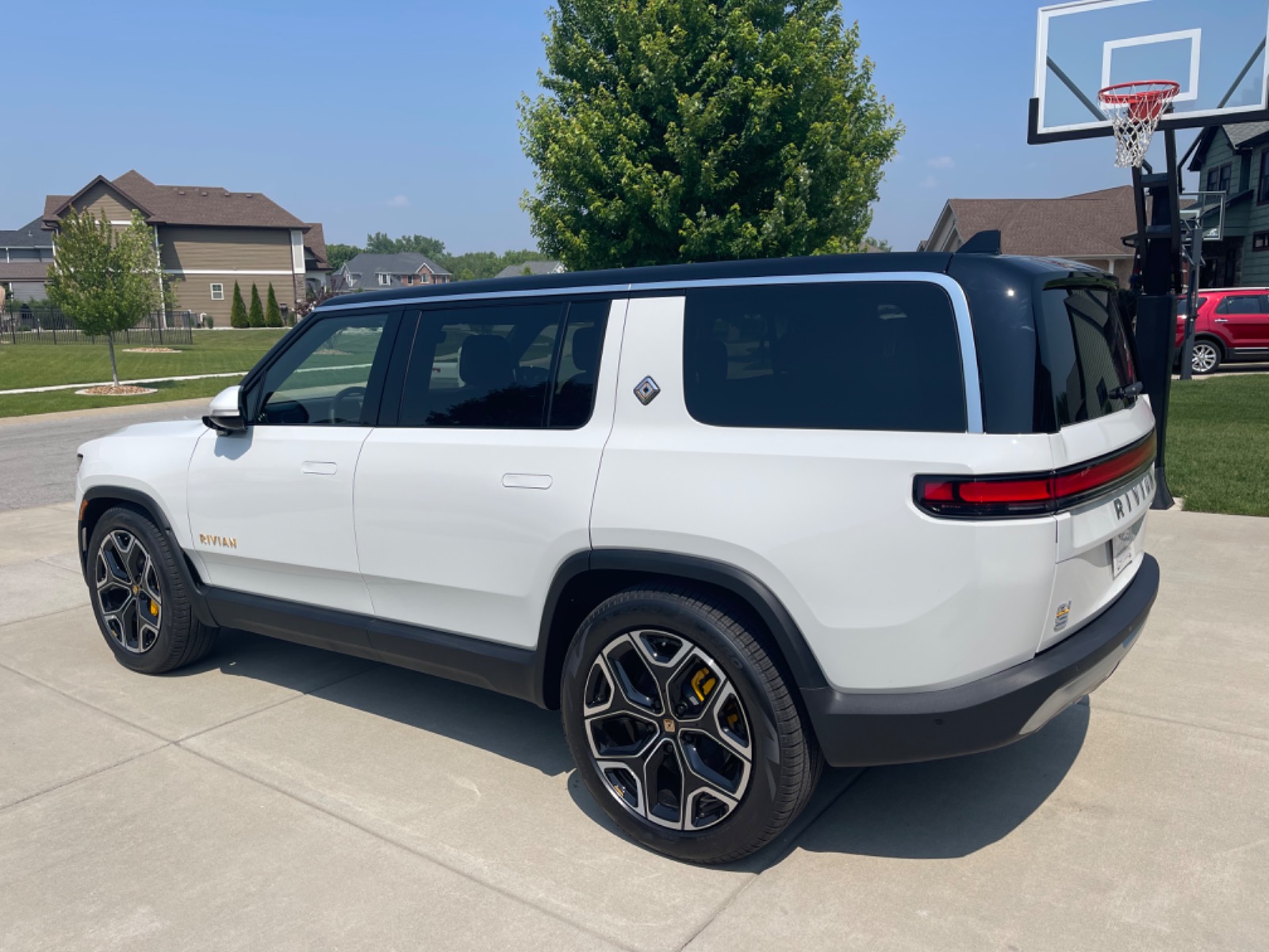 2023 Rivian R1S Adventure - Find My Electric