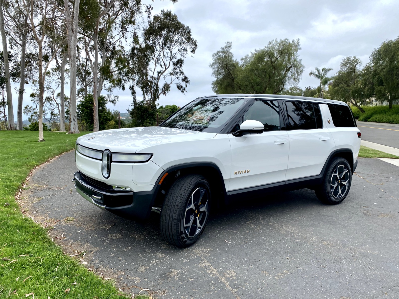 2023 Rivian R1S Adventure - Find My Electric