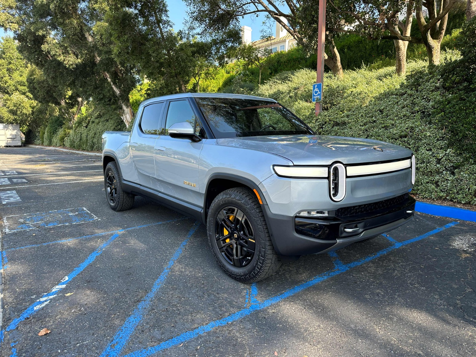 2023 Rivian R1T Adventure - Find My Electric