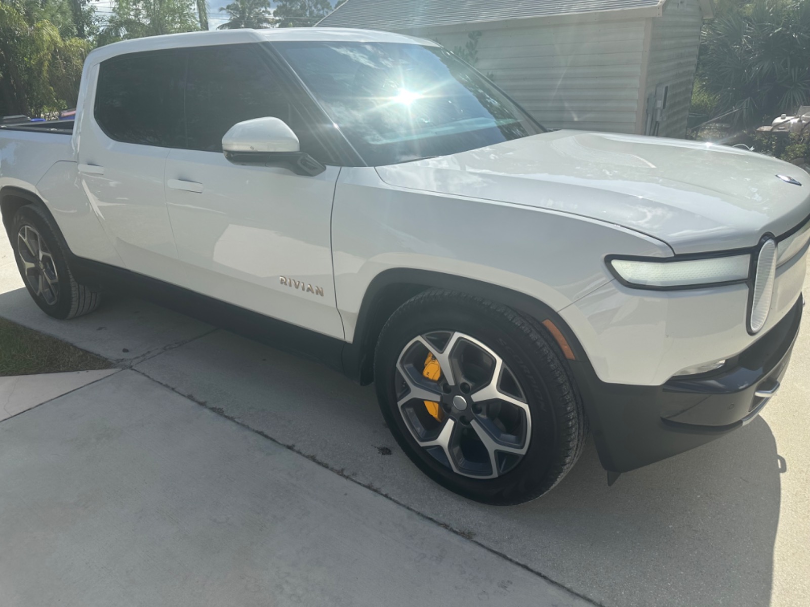2023 Rivian R1T Adventure - Find My Electric