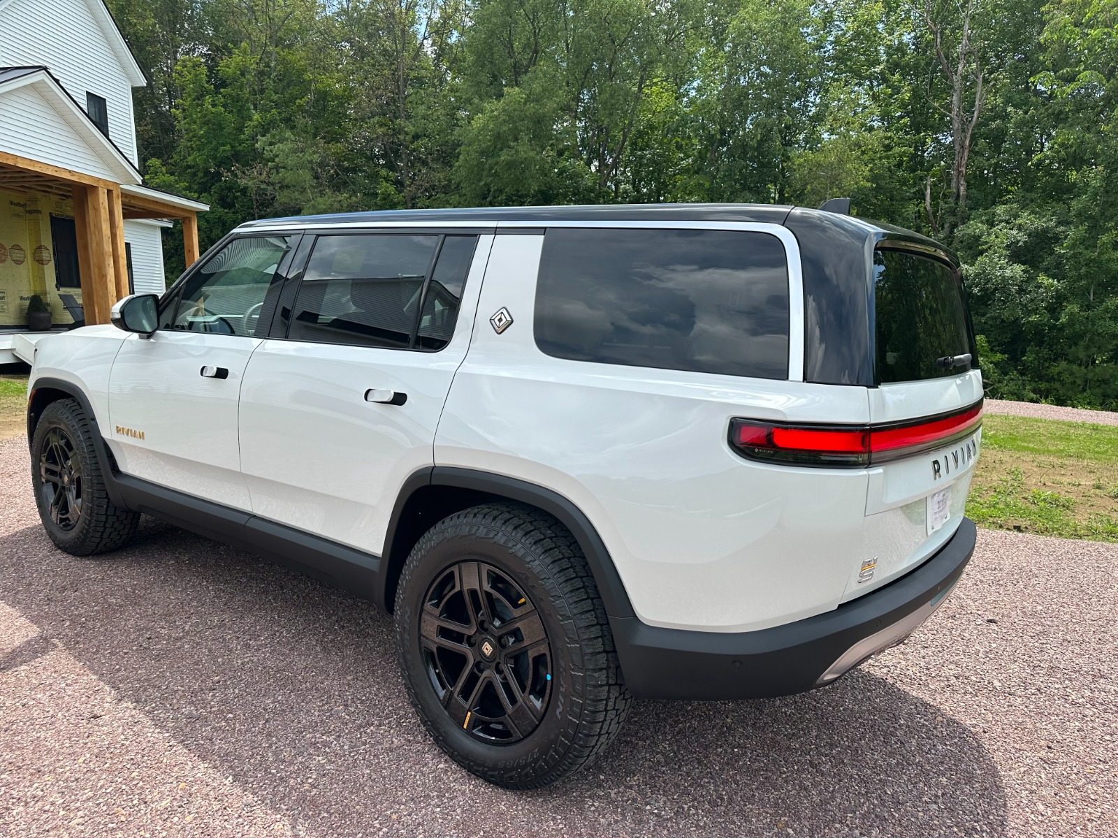 2023 Rivian R1S Adventure - Find My Electric