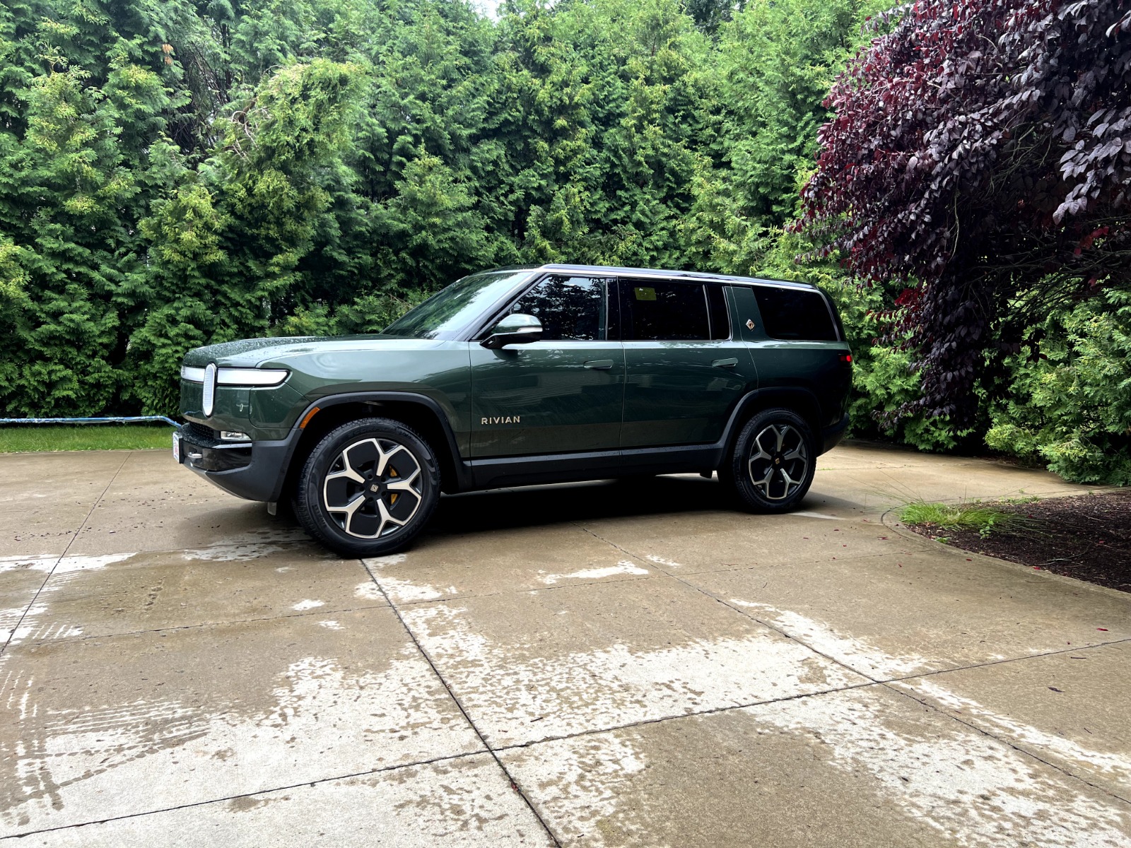 2023 Rivian R1S Adventure - Find My Electric