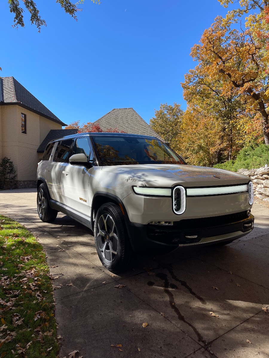 2023 Rivian R1S Adventure - Find My Electric