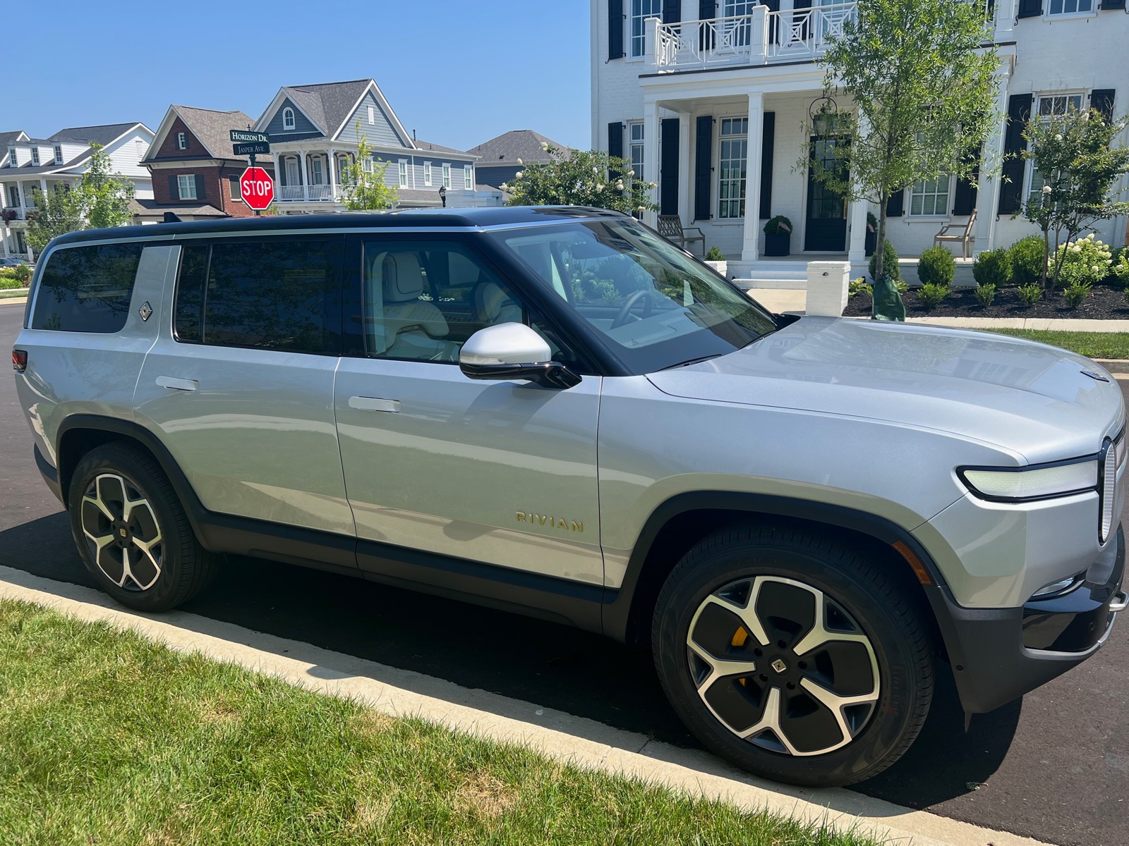 2023 Rivian R1S Adventure - Find My Electric