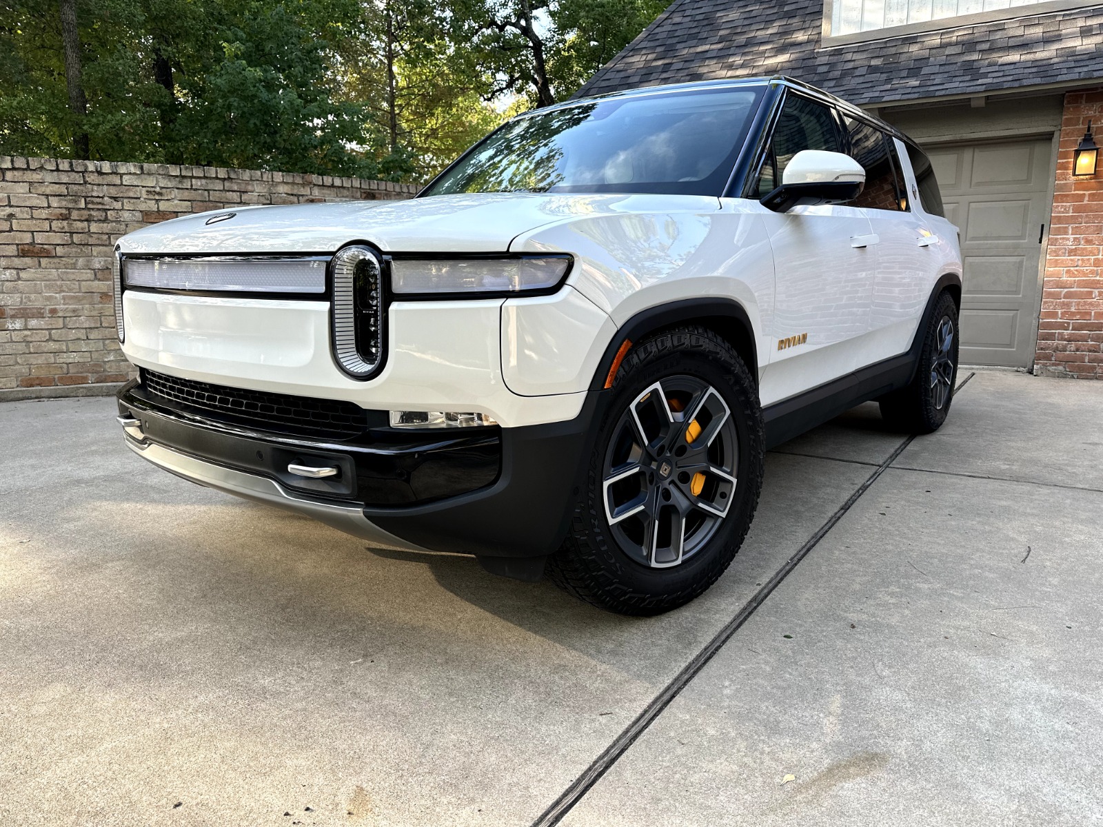 2023 Rivian R1S Adventure - Find My Electric