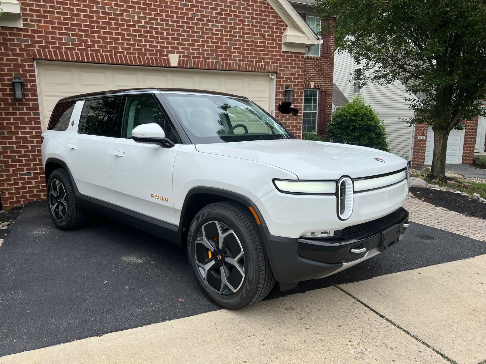 2023 Rivian R1S Adventure - Find My Electric