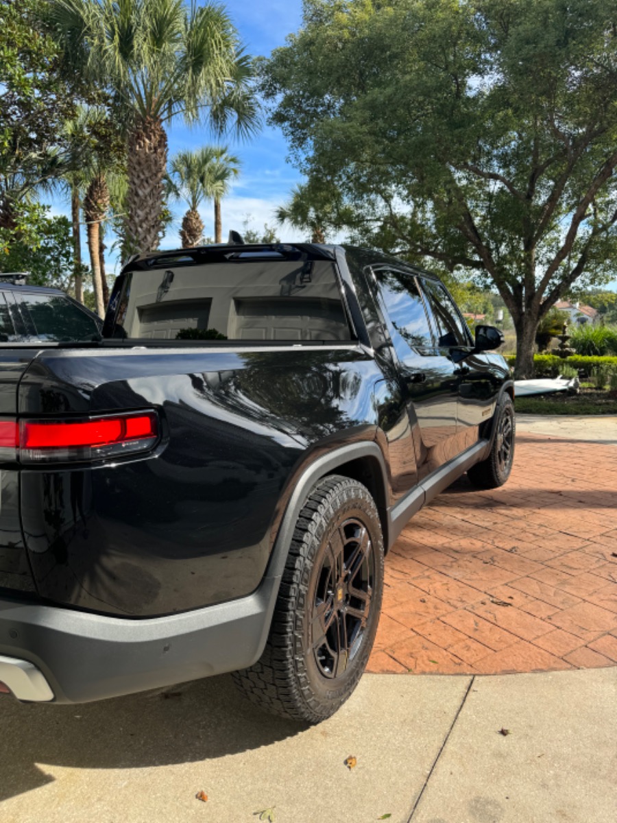 2023 Rivian R1T Adventure - Find My Electric