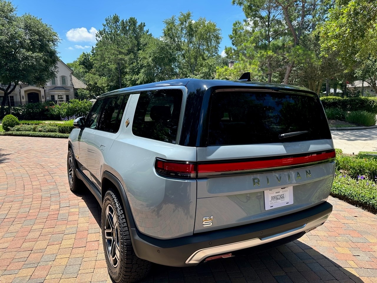 2023 Rivian R1S Adventure - Find My Electric
