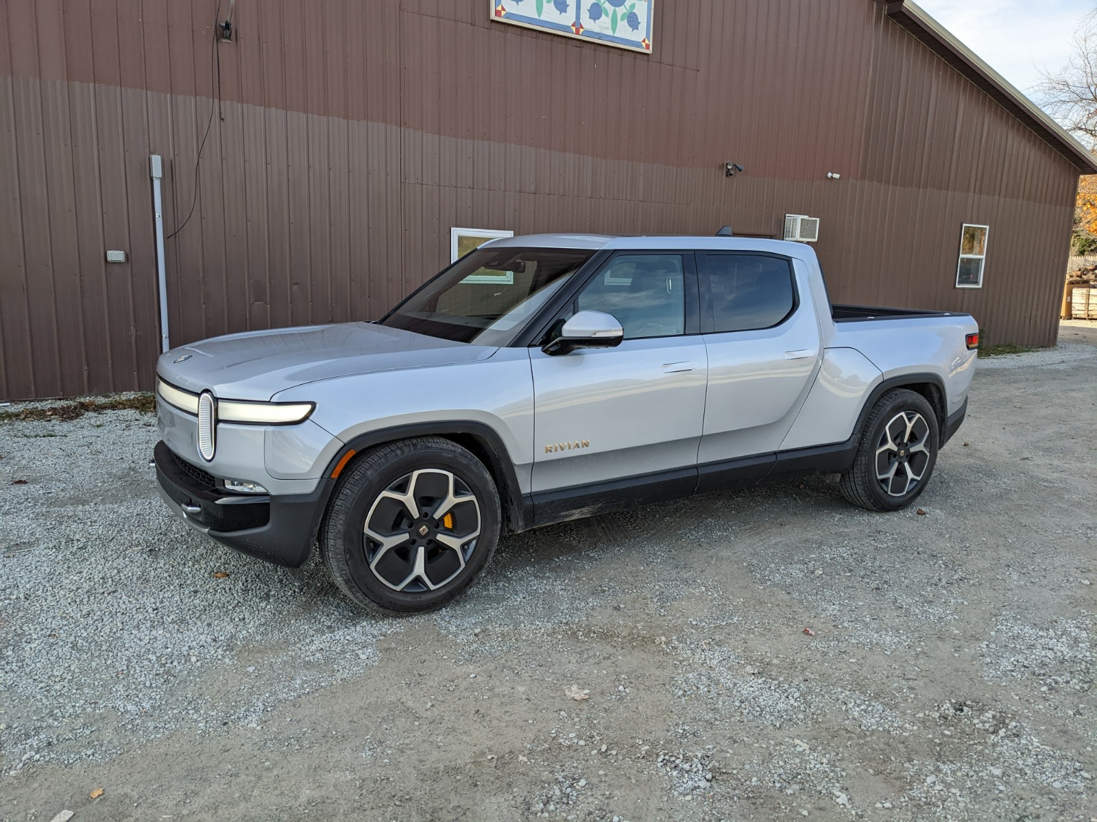 2022 Rivian R1T Adventure - Find My Electric
