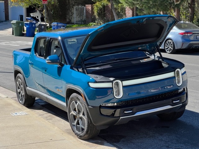 2022 Rivian R1T Adventure - Find My Electric
