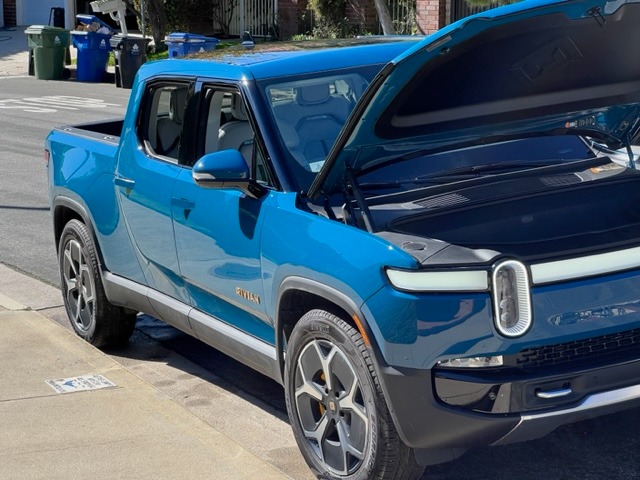 2022 Rivian R1T Adventure - Find My Electric