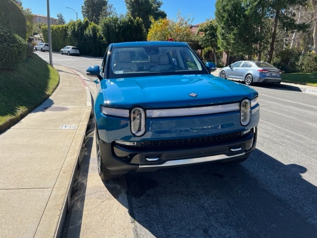 2022 Rivian R1T Adventure - Find My Electric