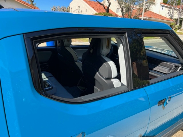 2022 Rivian R1T Adventure - Find My Electric