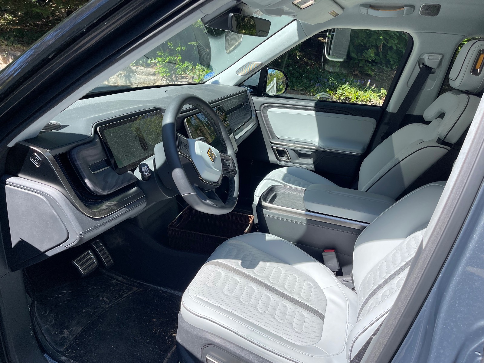 2023 Rivian R1S Adventure - Find My Electric