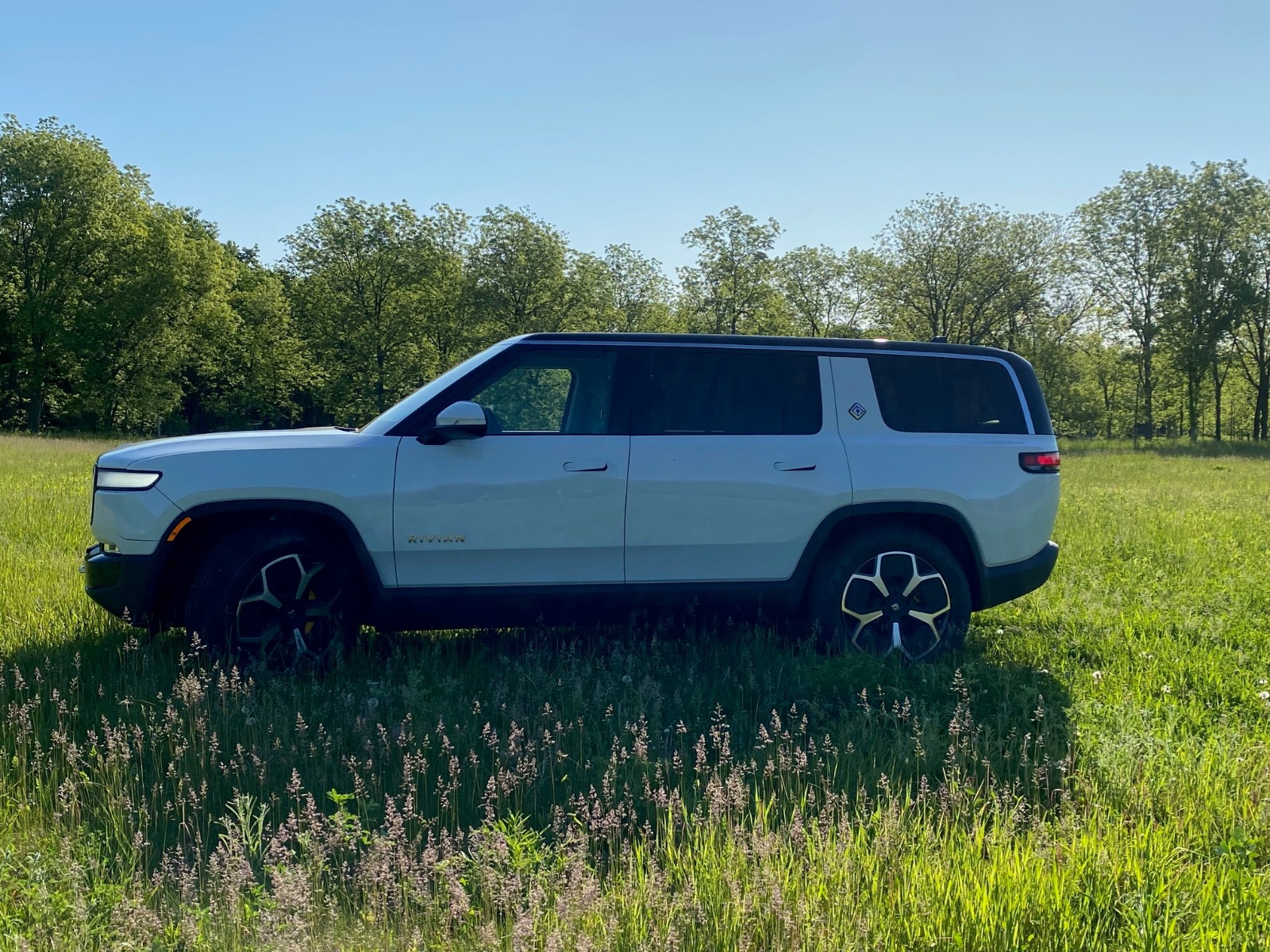 2023 Rivian R1S Adventure - Find My Electric