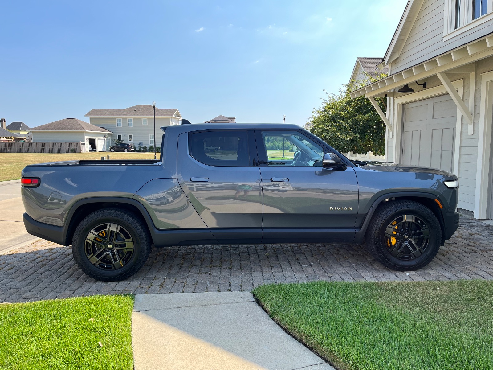2023 Rivian R1T Adventure - Find My Electric