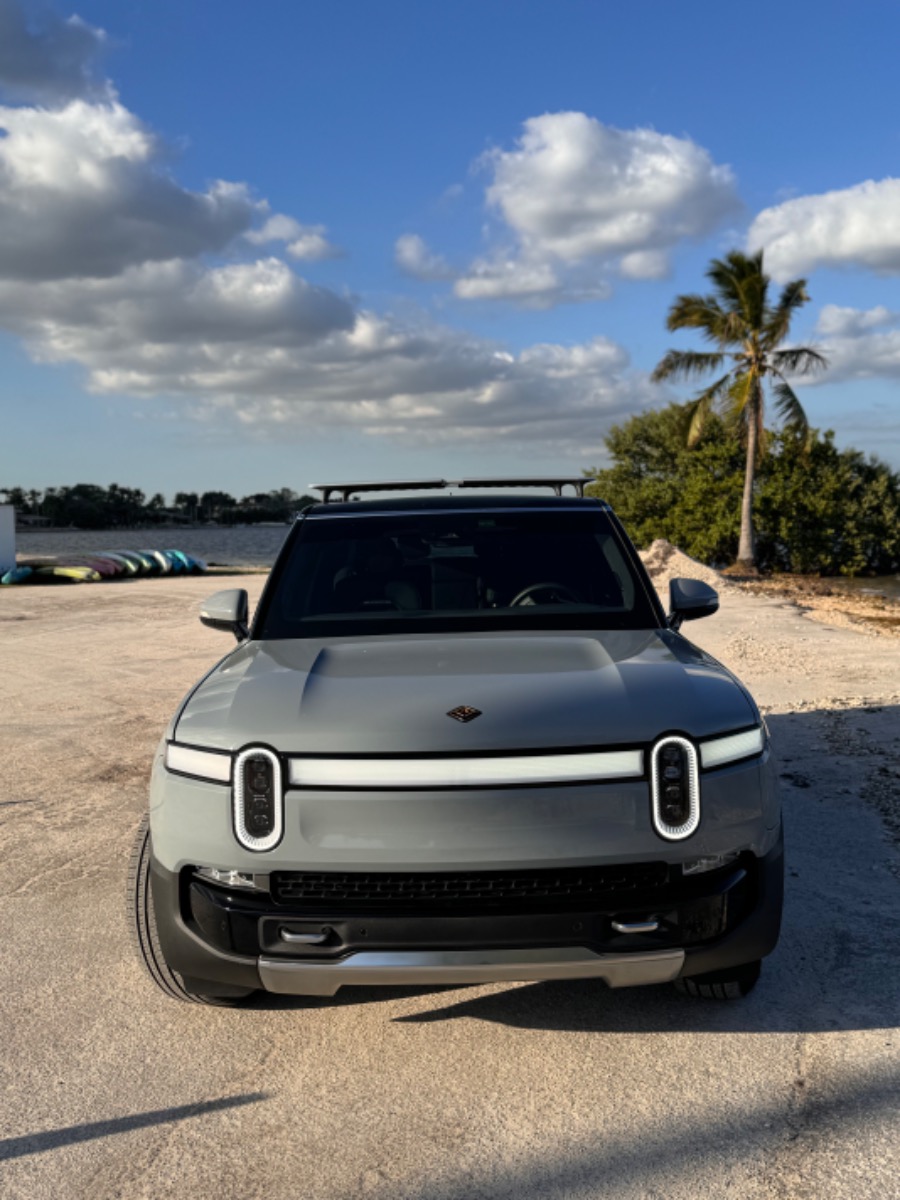 2023 Rivian R1S Adventure - Find My Electric