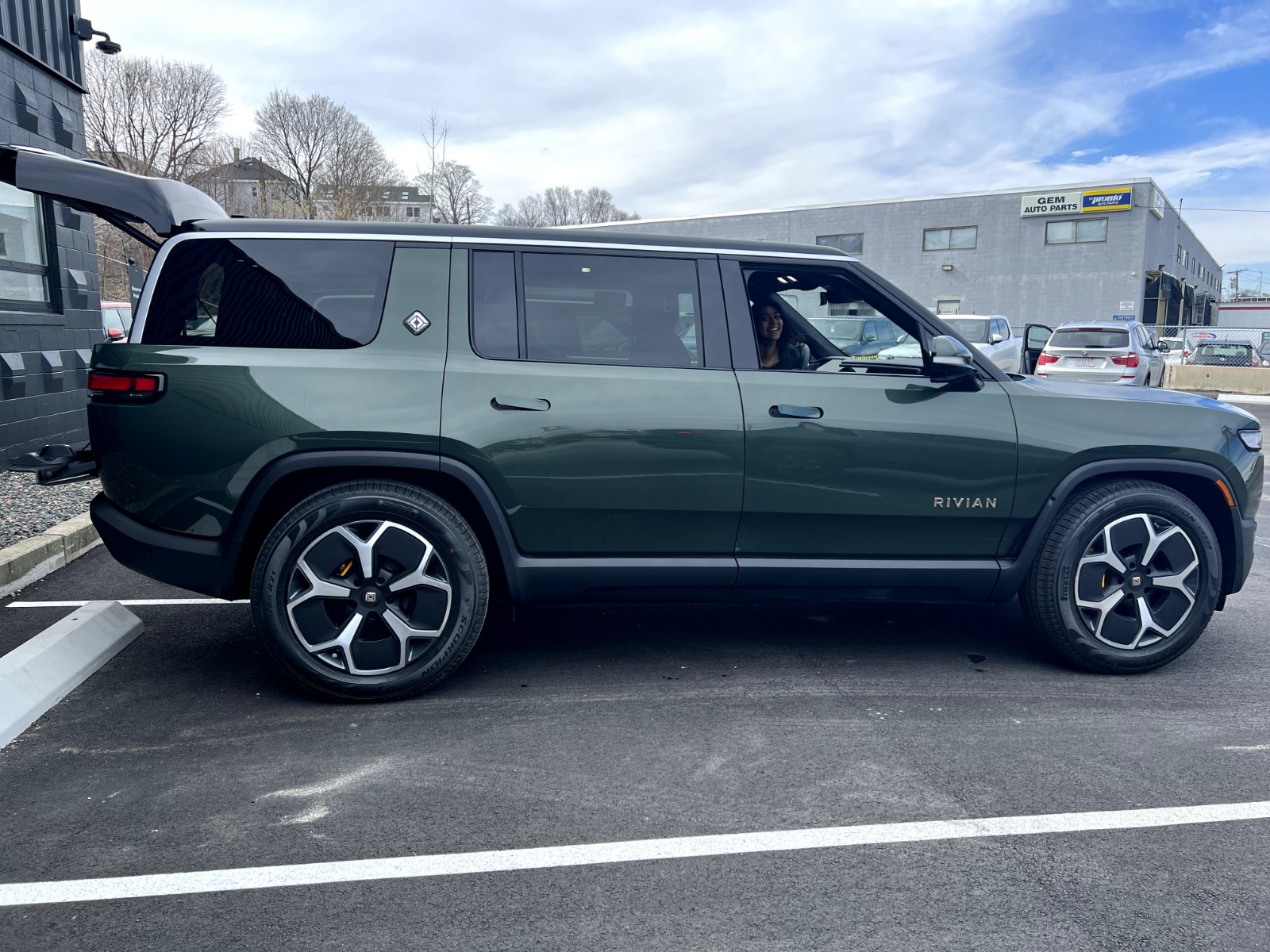 2023 Rivian R1S Adventure - Find My Electric