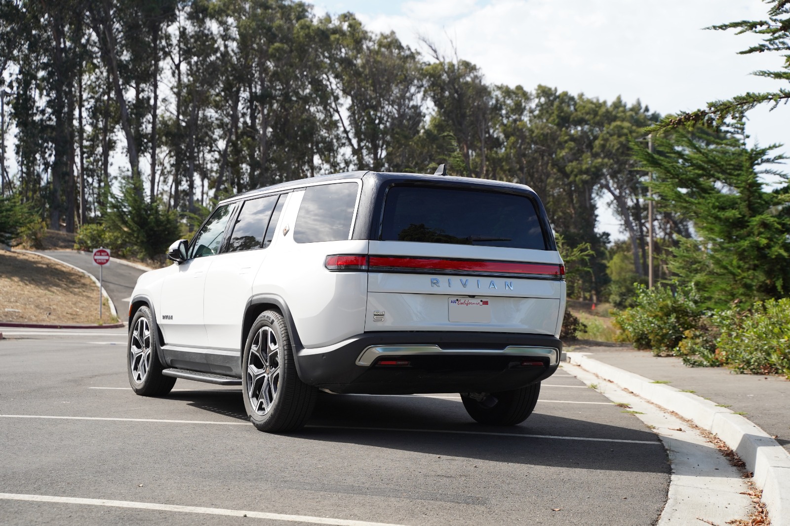 2025 Rivian R1S Adventure - Find My Electric