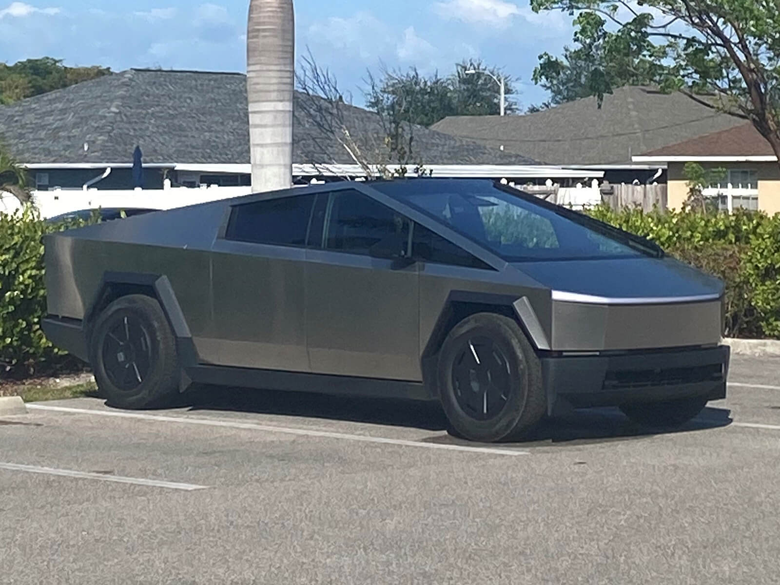 2025 Tesla Cybertruck AWD - Find My Electric