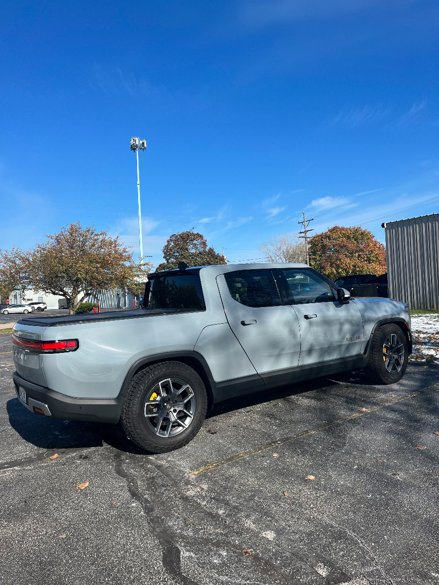 2022 Rivian R1T Adventure - Find My Electric
