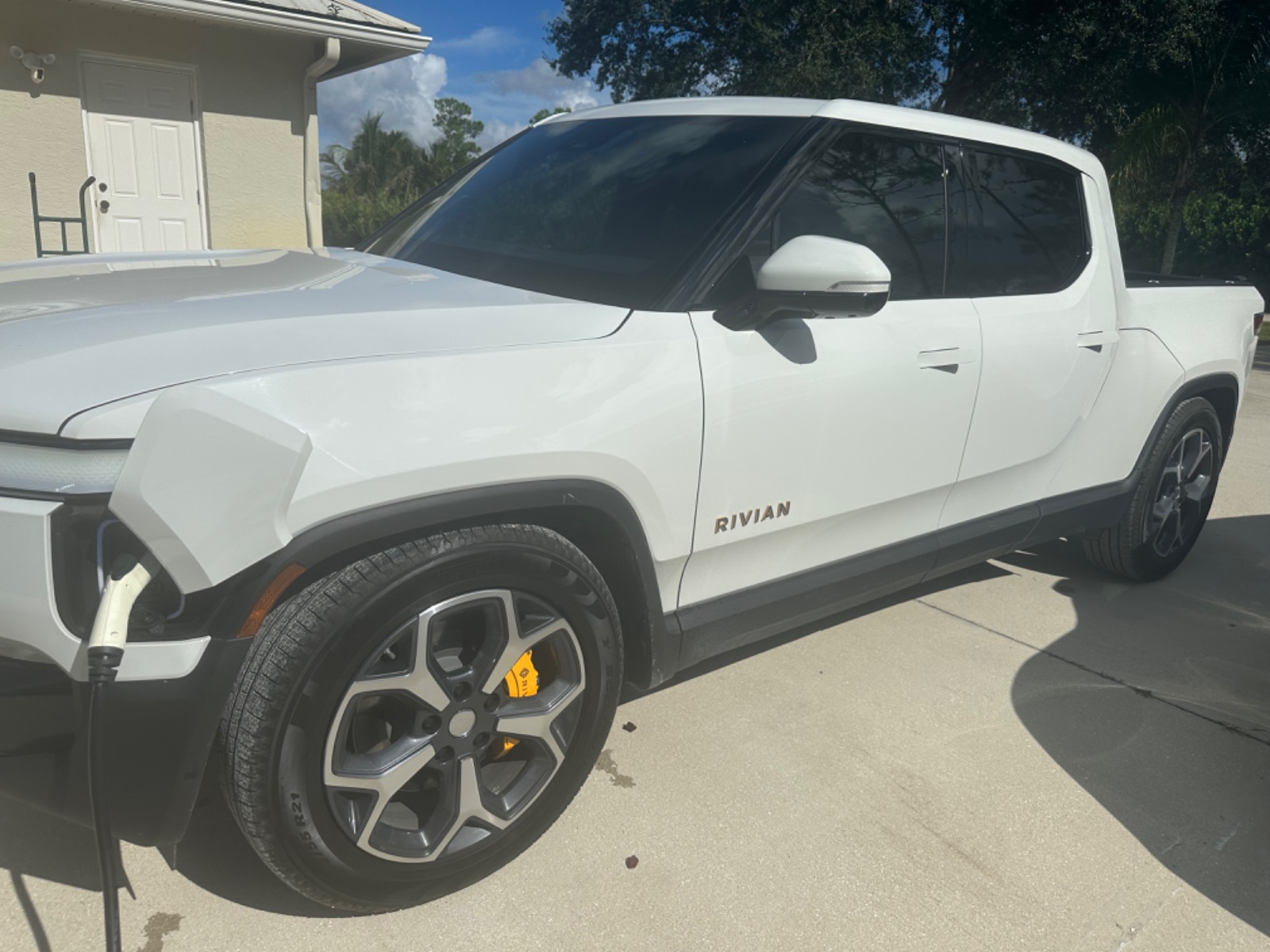 2023 Rivian R1T Adventure - Find My Electric
