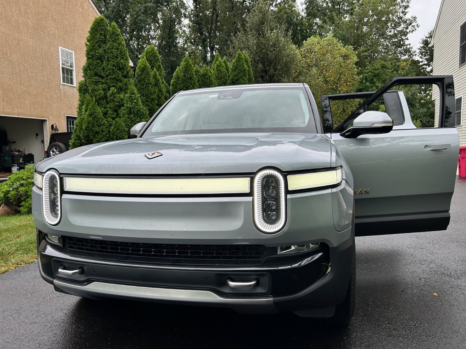 2023 Rivian R1S Adventure - Find My Electric