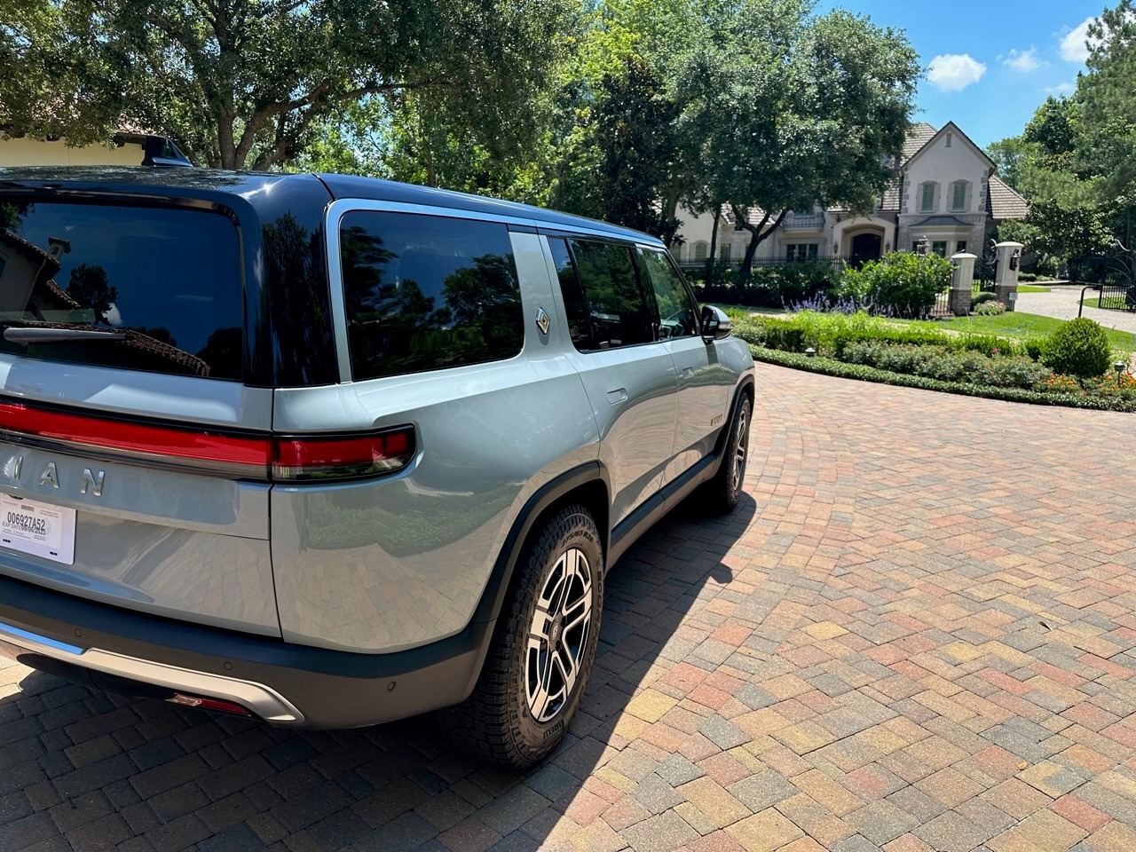 2023 Rivian R1S Adventure - Find My Electric