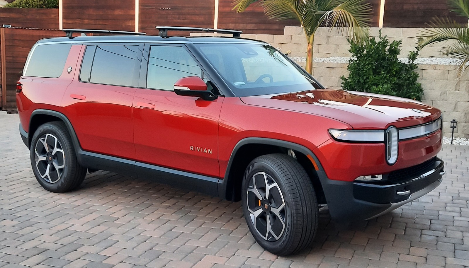 2023 Rivian R1S Adventure - Find My Electric