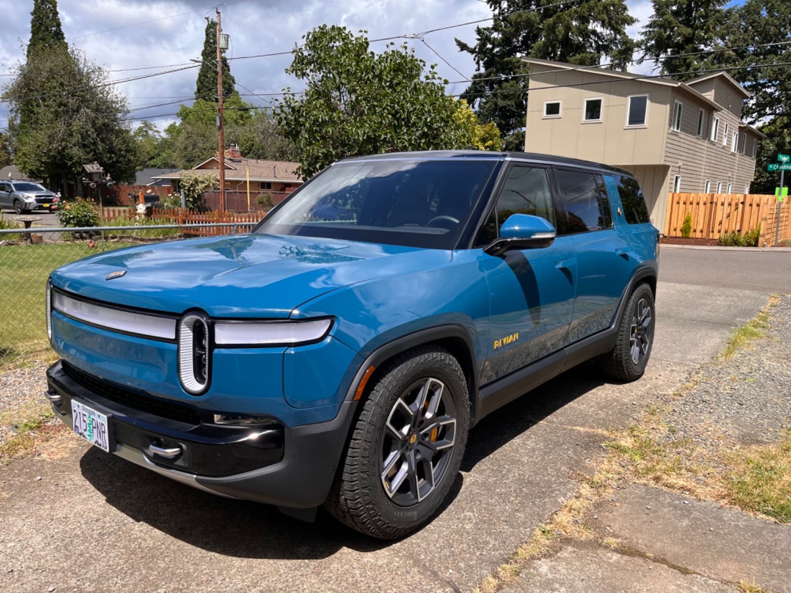 2023 Rivian R1S Adventure - Find My Electric
